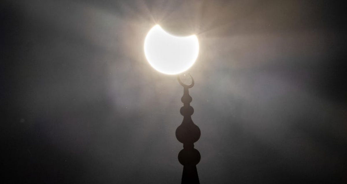The best photos of the October solar eclipse - GEARRICE