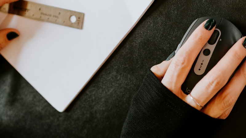 The best positions to hold the mouse with your hand and save yourself ...