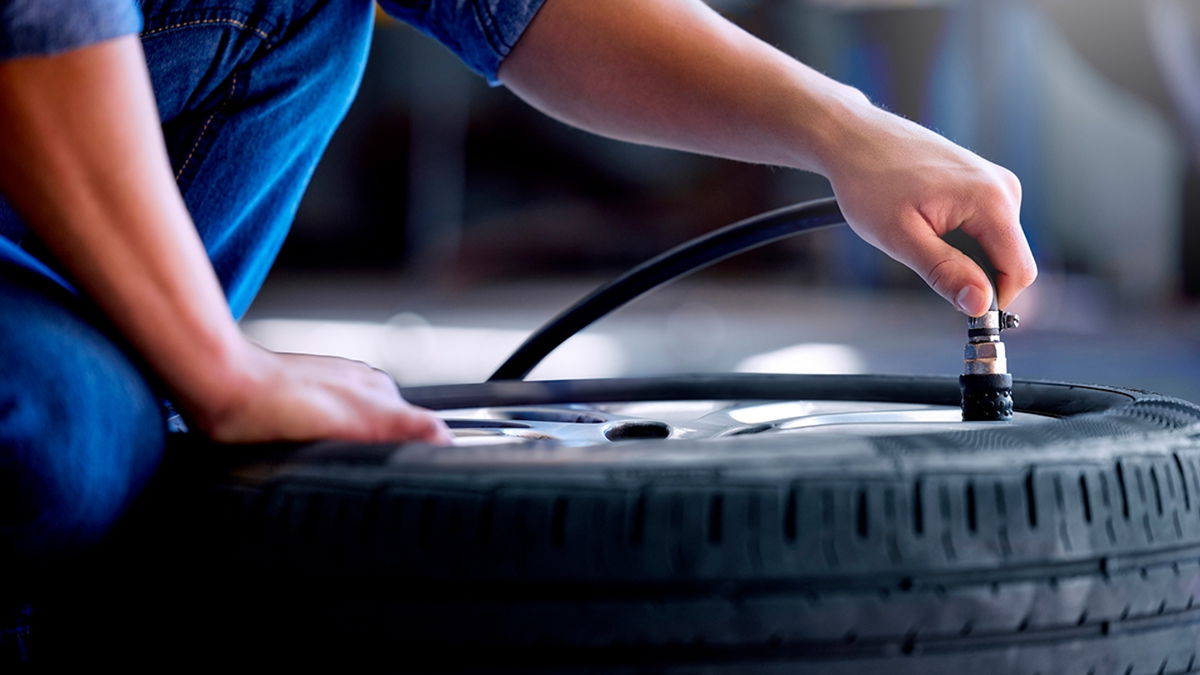 Qué presión deben tener tus neumáticos y cómo medirla
