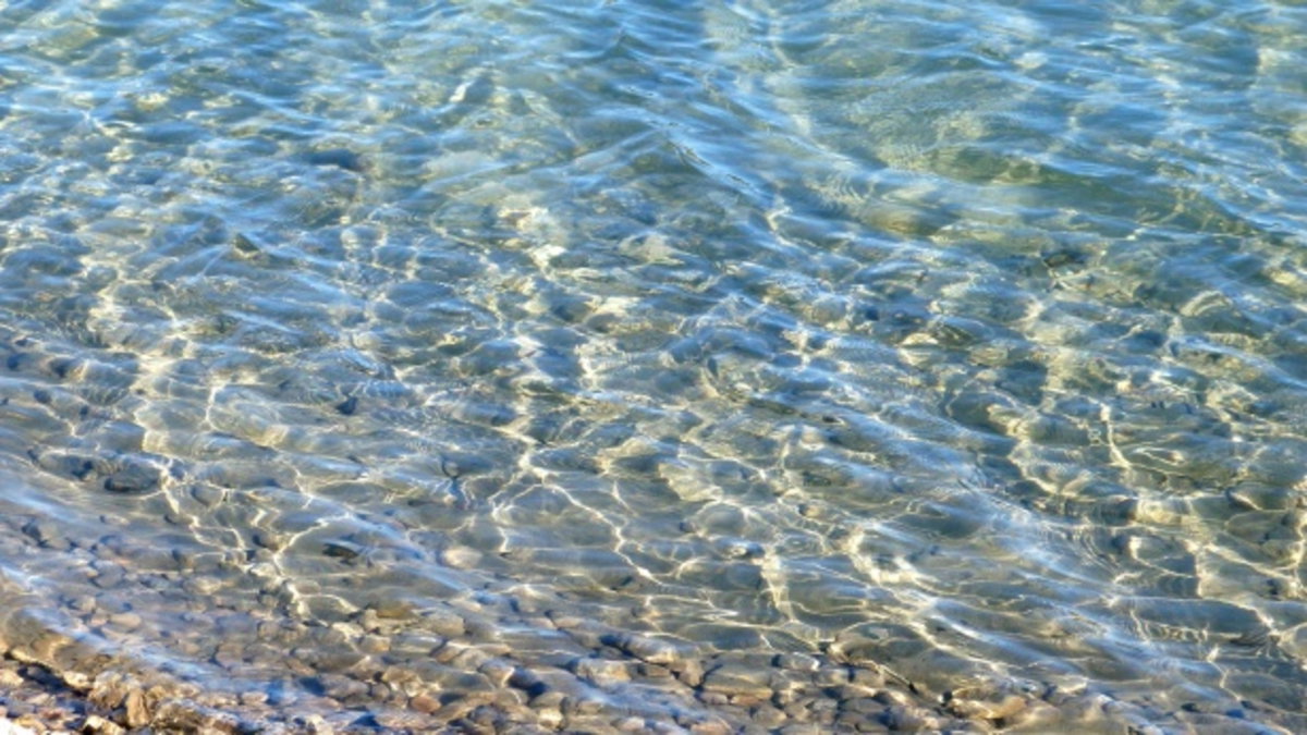 Por qué el mar es azul: explicación fácil