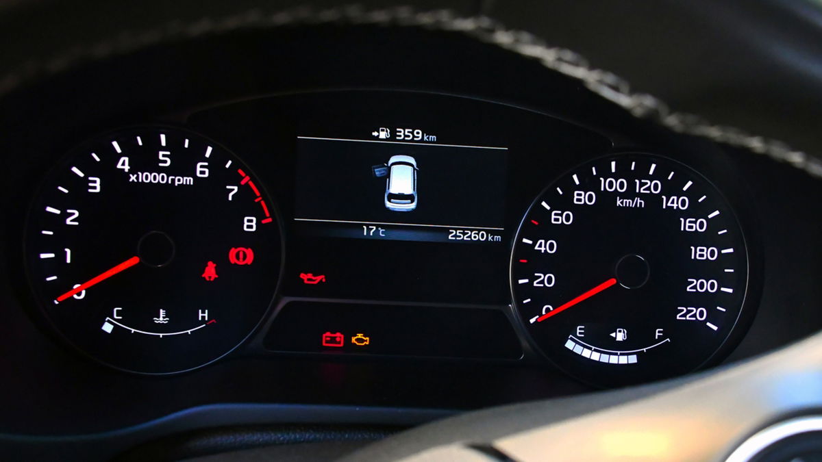 Todas las luces del tablero del coche y su significado