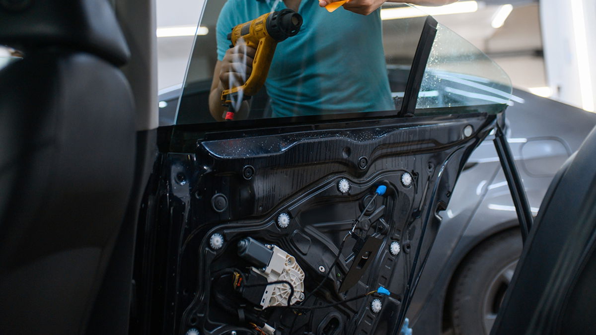 Qué hacer si la ventanilla del coche no sube: principales problemas y ...