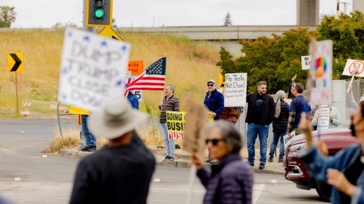 Una protesta, un Cybertruck y un despido: la revuelta que Tesla no ...